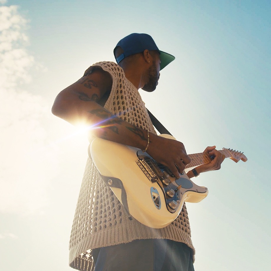 Lunes: Chris Burnett – “Somebody”